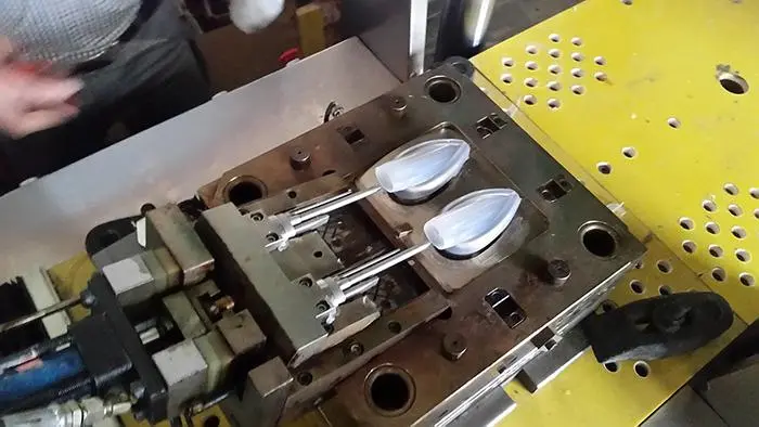 What's The Advantages of LSR Injection Molding To HCR